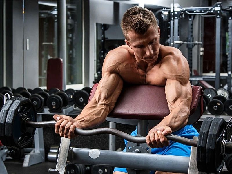 Preacher Curl là gì? Hướng dẫn tập đúng nhất dành cho Gymer