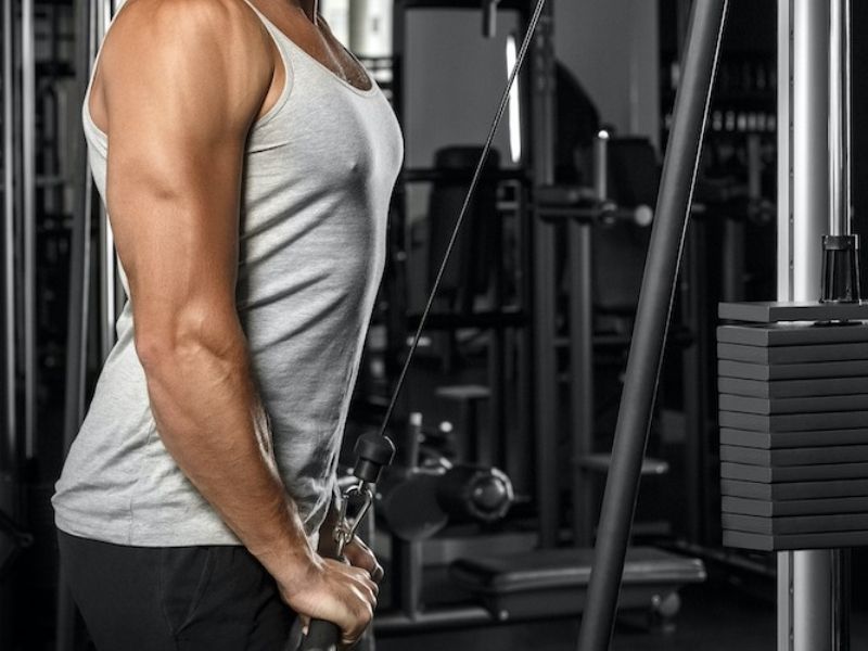 Straight Arm Pulldown là gì? Hướng dẫn cách tập cho Gymer?