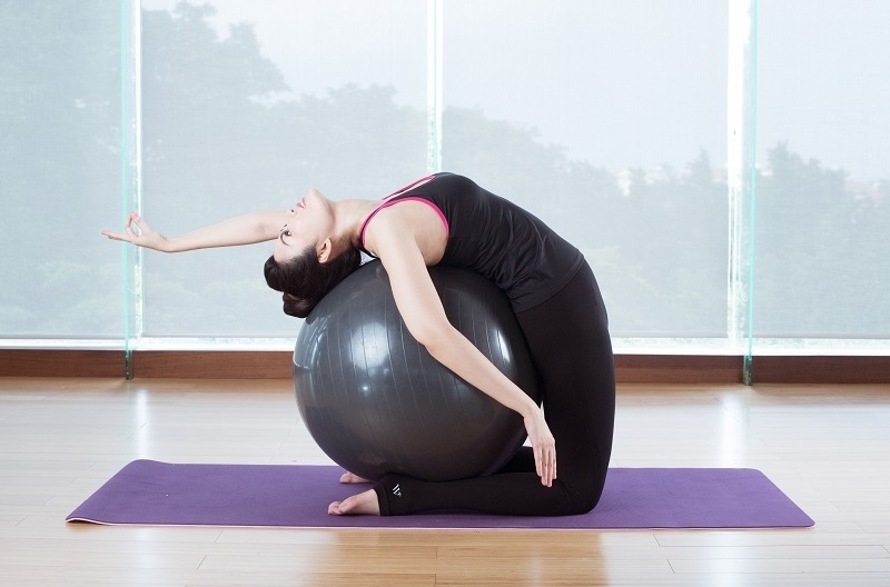 Yoga Ball là gì? Các bài tập với Yoga Ball giúp giảm mỡ bụng