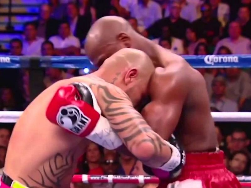 Giải đáp: Clinching trong boxing là gì? Cách sử dụng hiệu quả