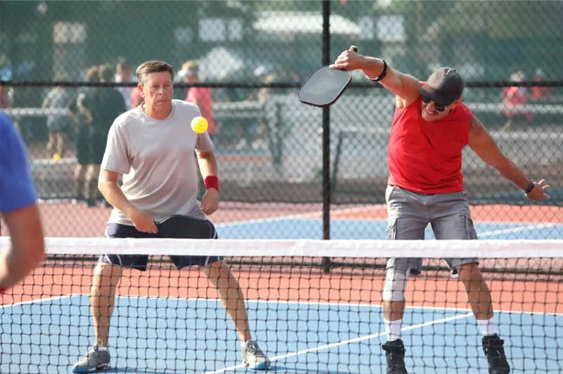 Cách thực hiện kỹ thuật Overhead Smash trong Pickleball chuẩn